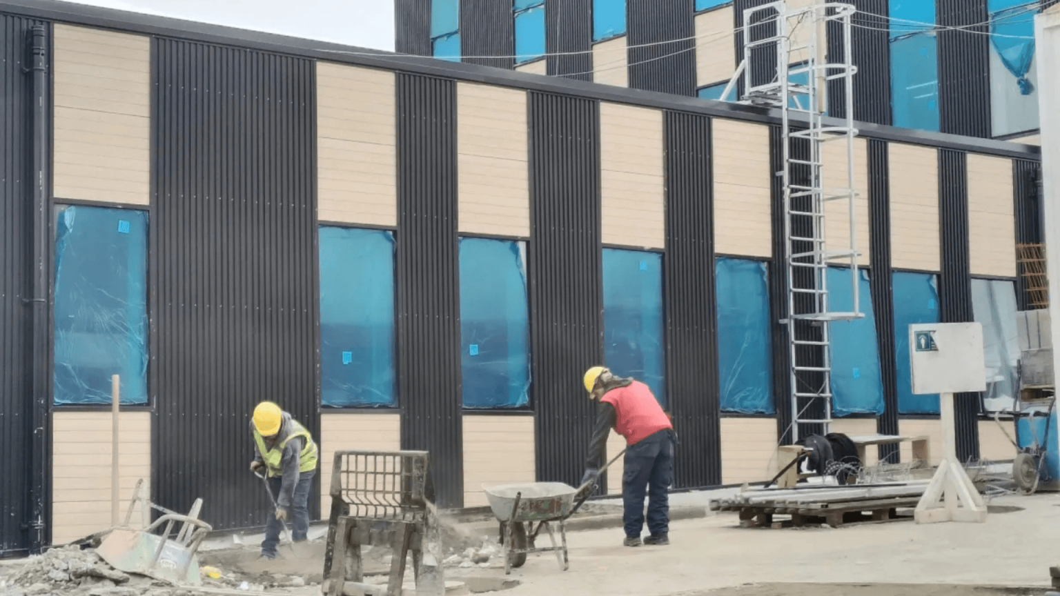 El moderno recinto de salud, ubicado en Puerto Montt, cuenta con más de ...